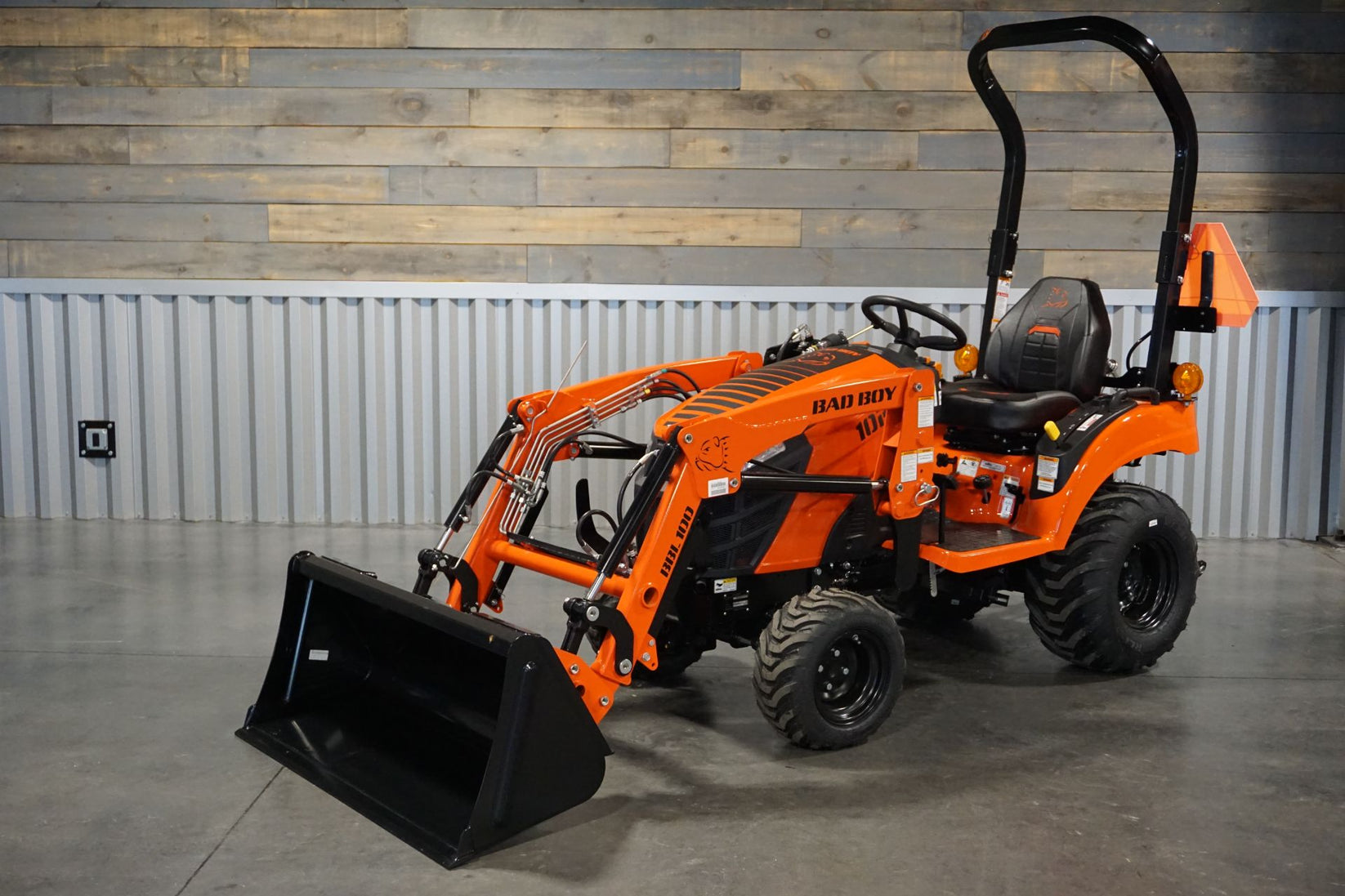 1022H - 10 SERIES, 22HP W/ 100 LOADER – The Bad Boy Garage